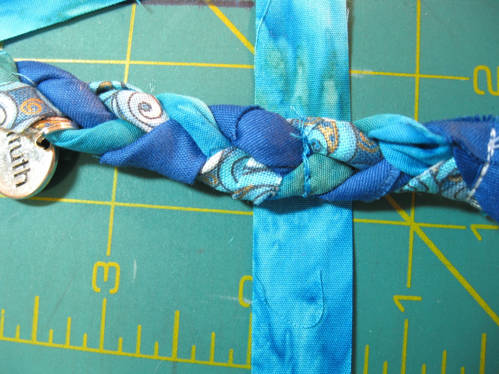 Leslie's Art and Sew: Scrappy Braided Fabric Bracelet: A Tutorial