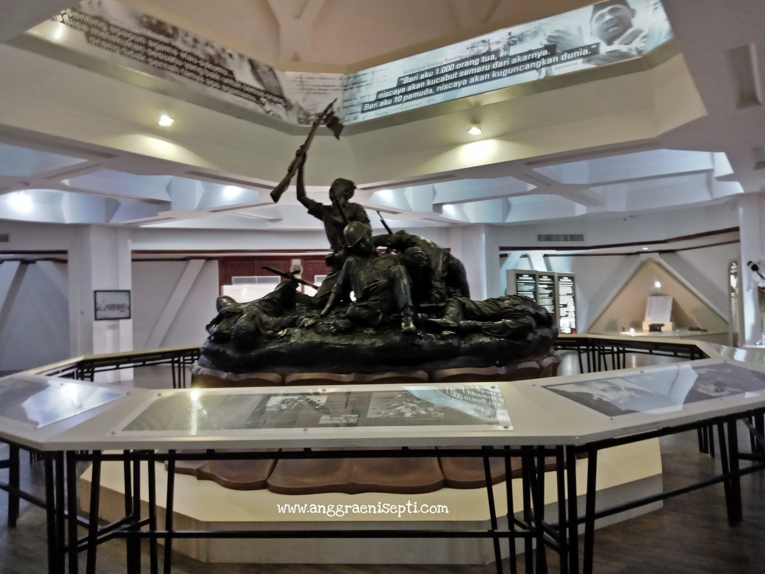 Tugu Pahlawan dan Museum Sepuluh November sebagai Lorong Waktu ...