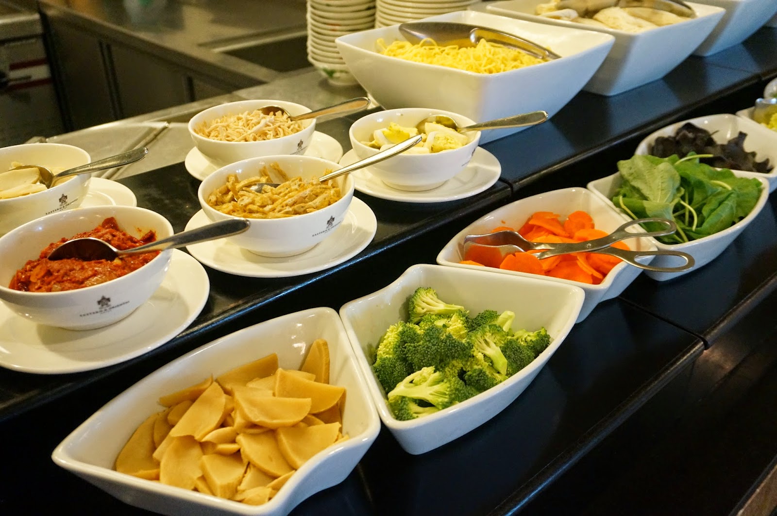 JJ IN DA HOUSE: International Buffet Dinner & Christmas Goodies ...
