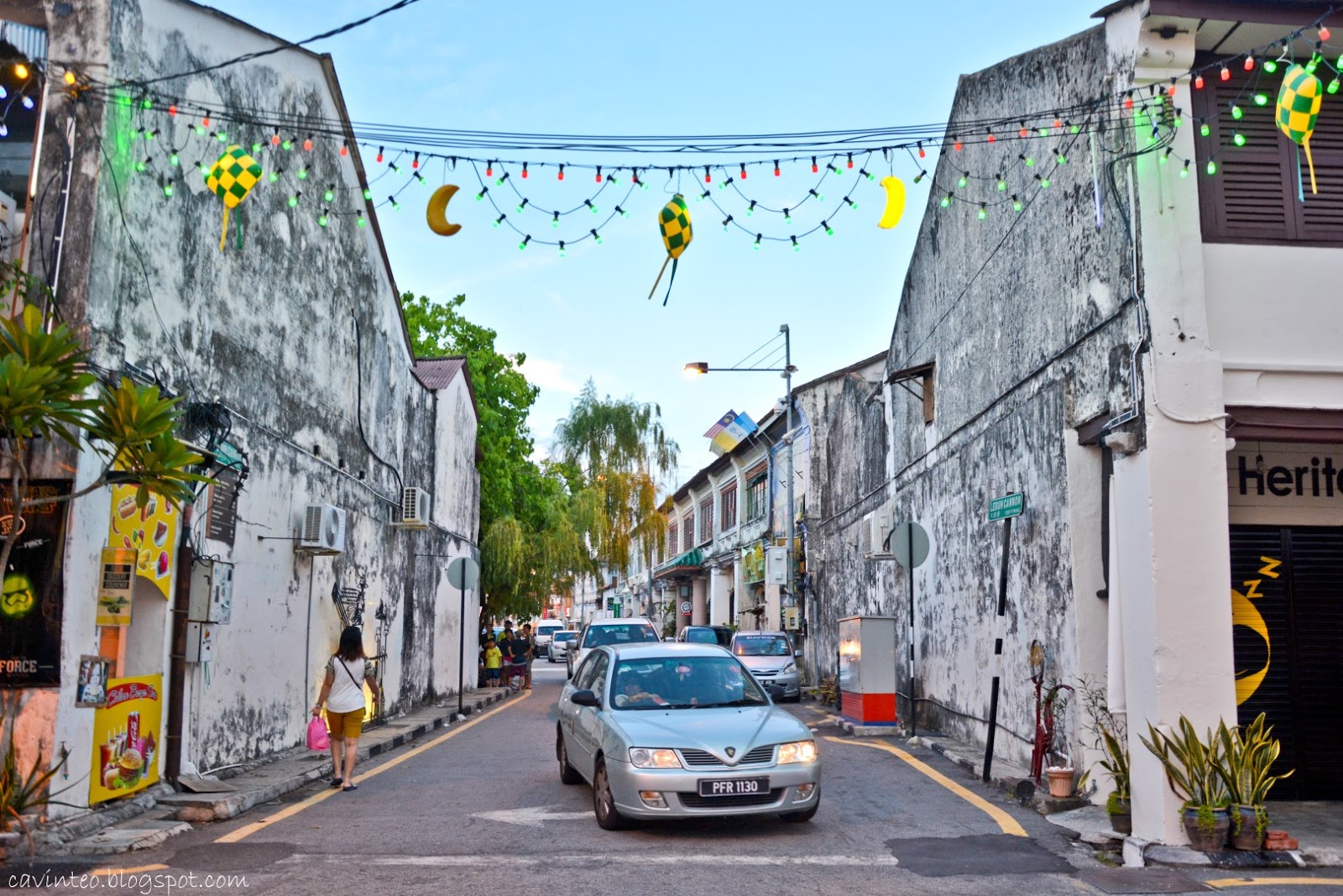 Entree Kibbles: An Evening Walk along Cannon Street and Street of ...
