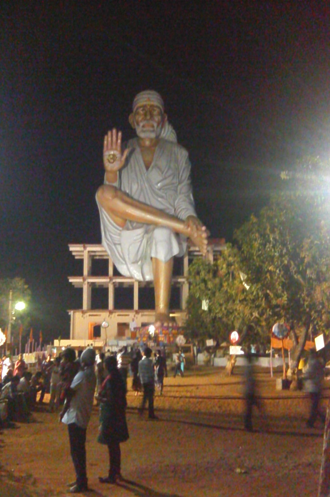 World's Largest 116ft Shirdi Sai Baba Statue at Sri Sai Baba Mandir ...