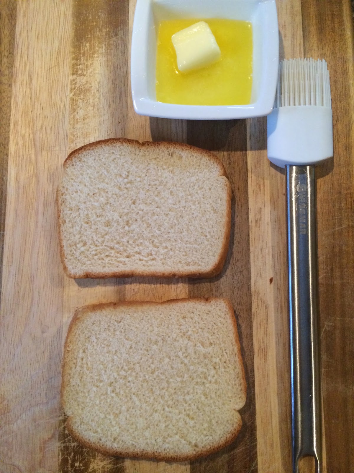 Little Magnolia Kitchen: SUNSHINE TOAST (TOAD IN A HOLE)