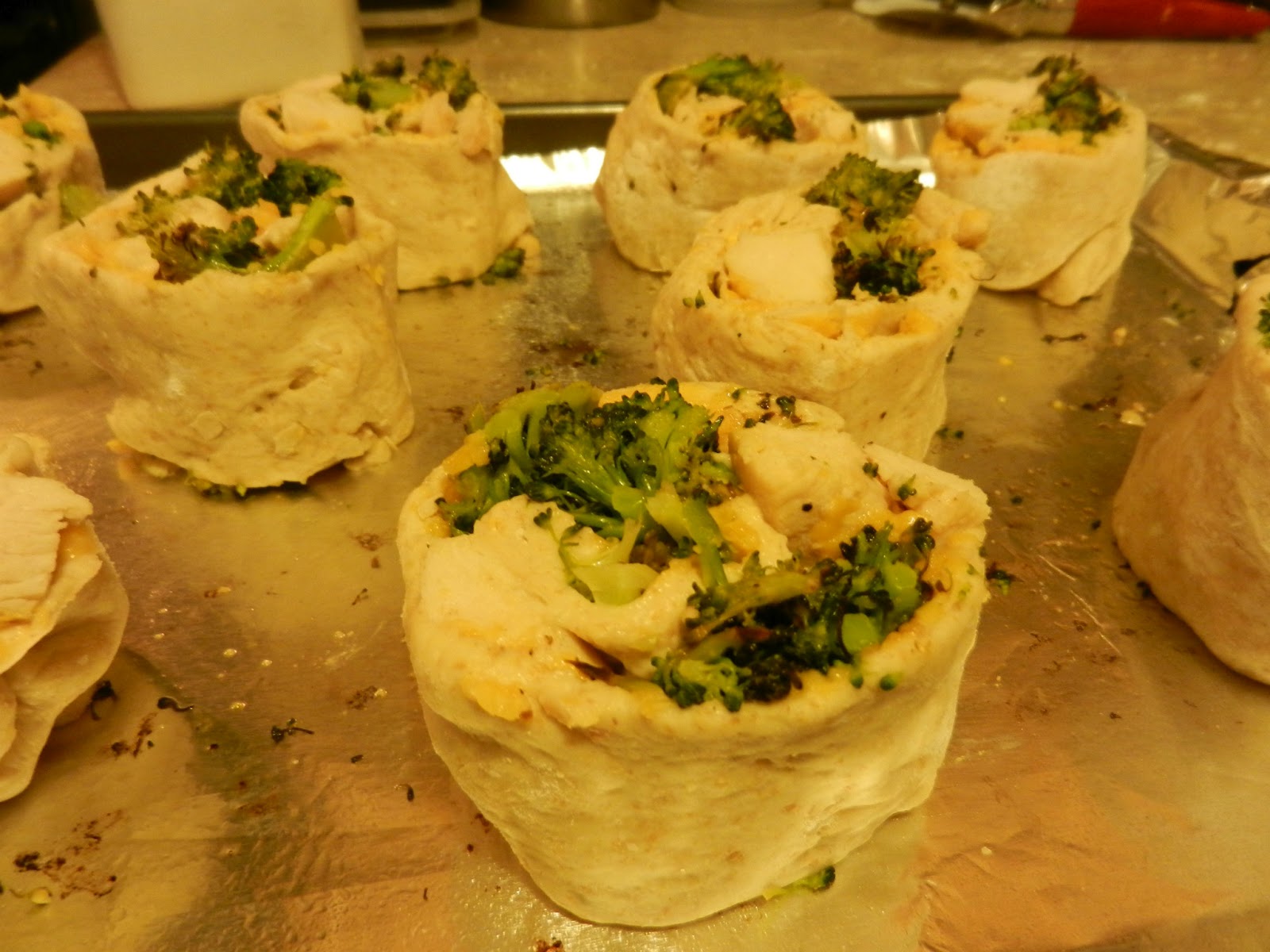 For the Love of Food (and Eating!): Chicken, Cheddar and Broccoli Pinwheels