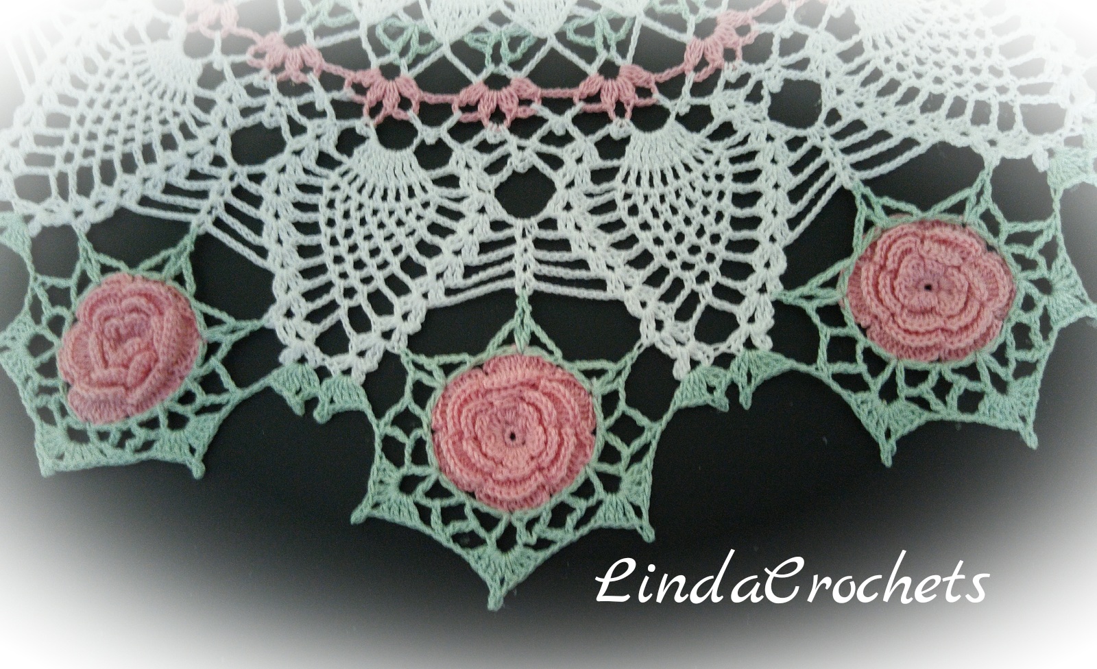 Linda Crochets: Spring Pineapple Floral Lace doily