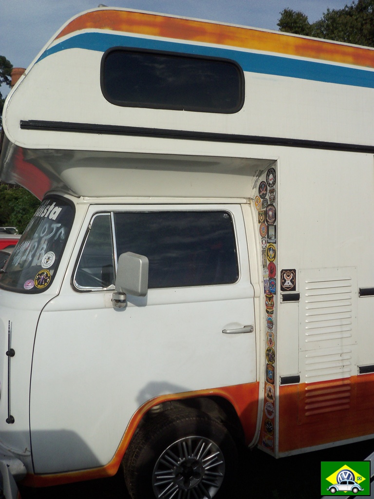 VW Fusca Brasil: Kombi Safari