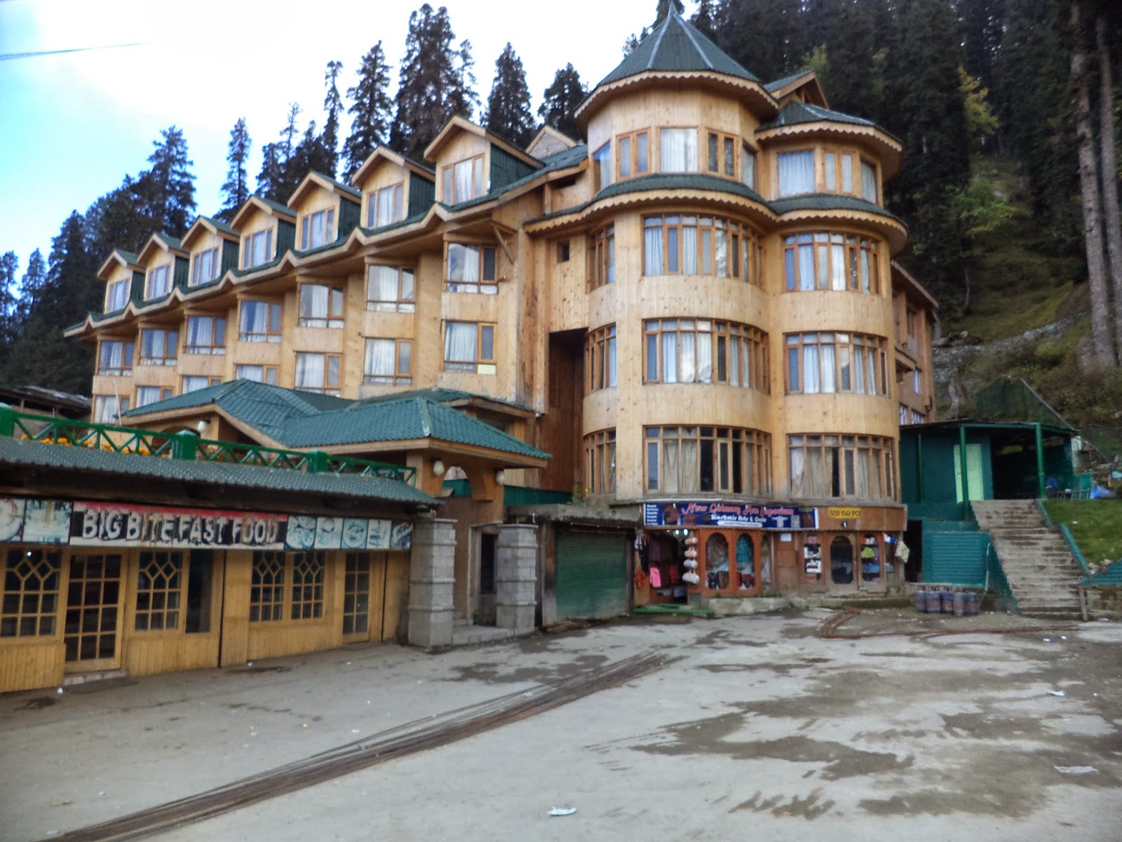 THARU DR AJAY KUMAR OJHA: FROM the eyes of DR AJAY KUMAR OJHA: GULMARG ... THARU DR AJAY KUMAR OJHA: FROM the eyes of DR AJAY KUMAR OJHA: GULMARG ...
