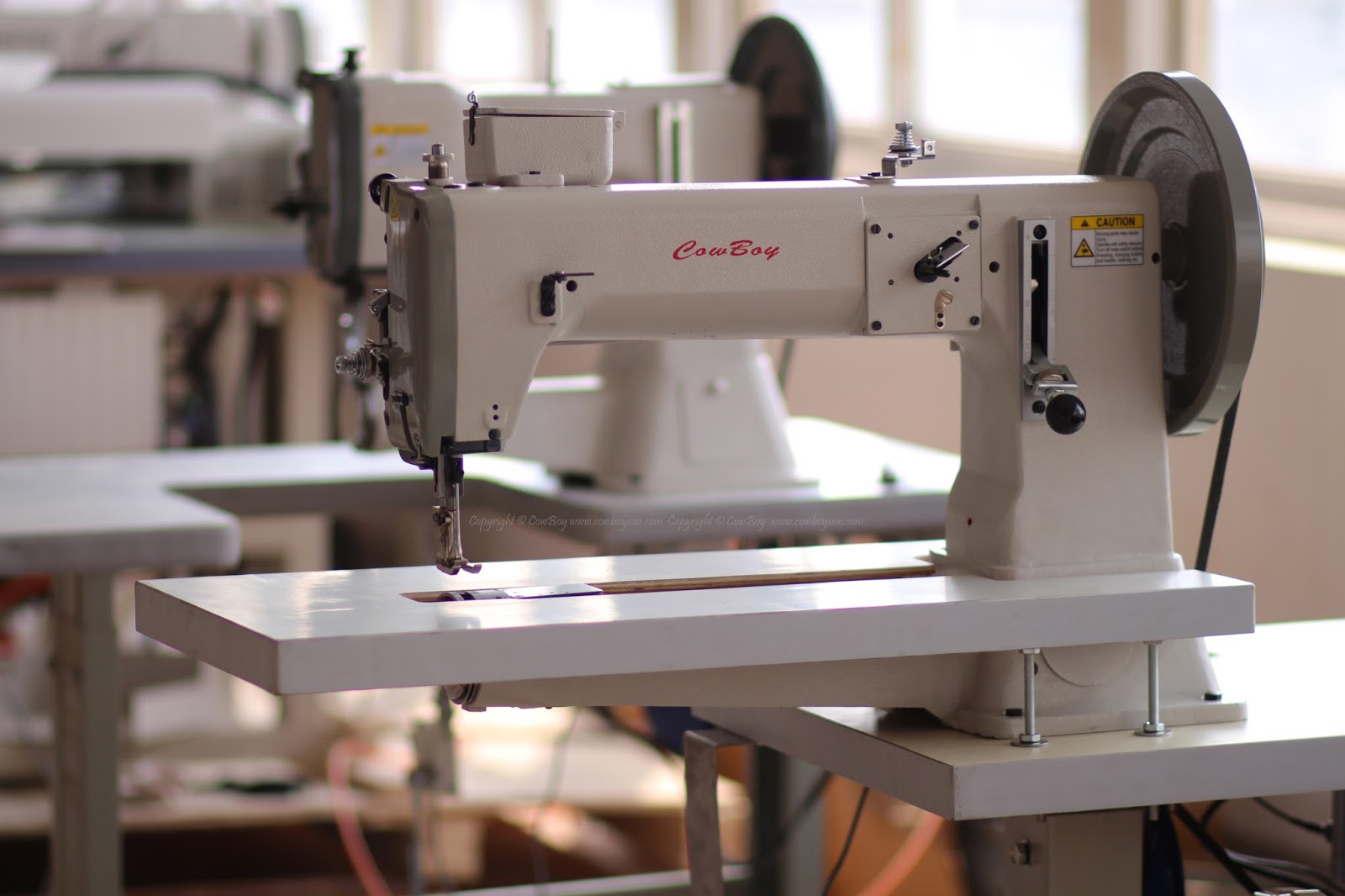Heavy duty industrial sewing machines: Saddle and harness sewing machine