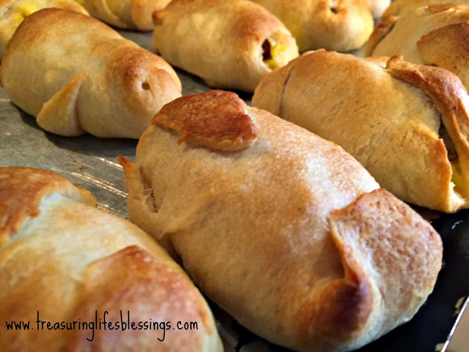 Stuffed Crescent Roll Breakfast Pockets - Treasuring Life's Blessings