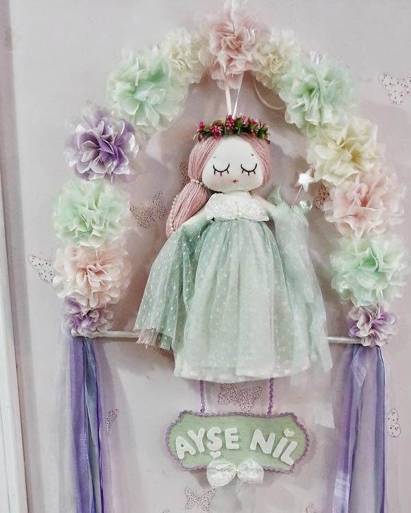 Meleğin Eli: bebek kapı süsü için yeni yeni