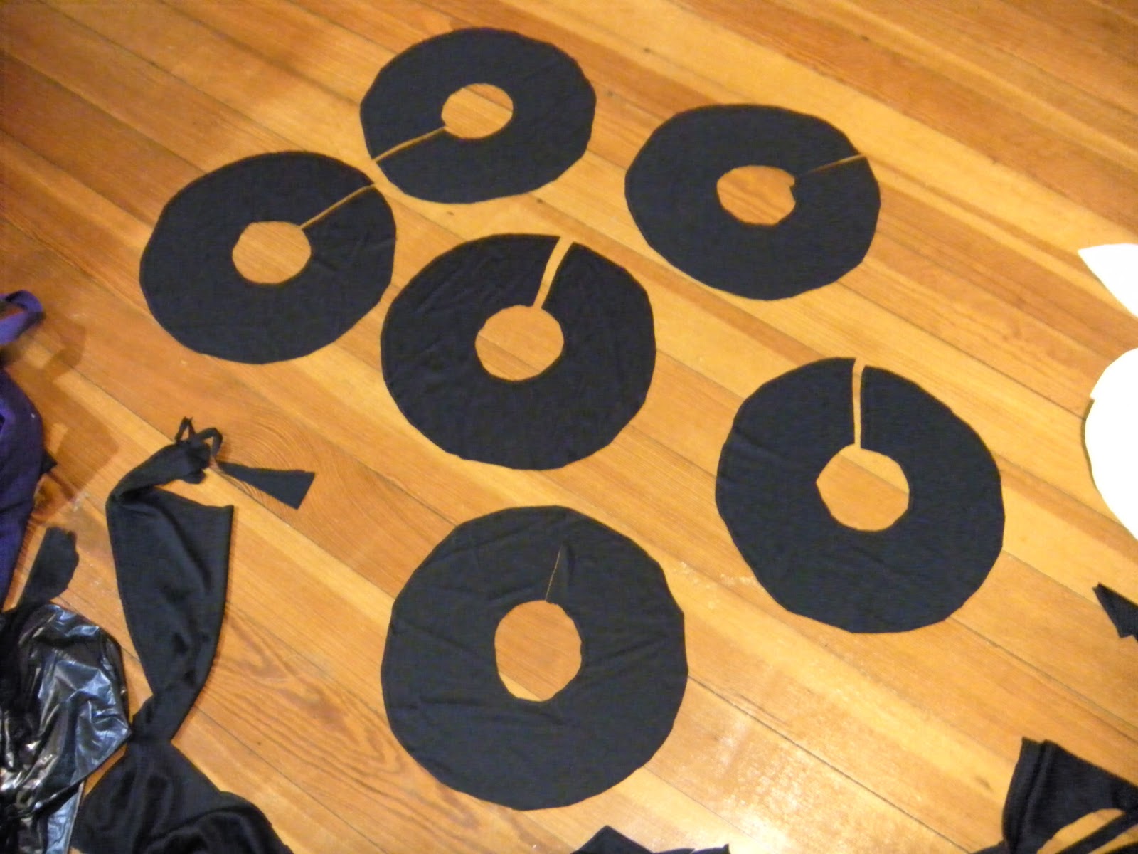 Swiss Miss Seamstress: How to make circle ruffles