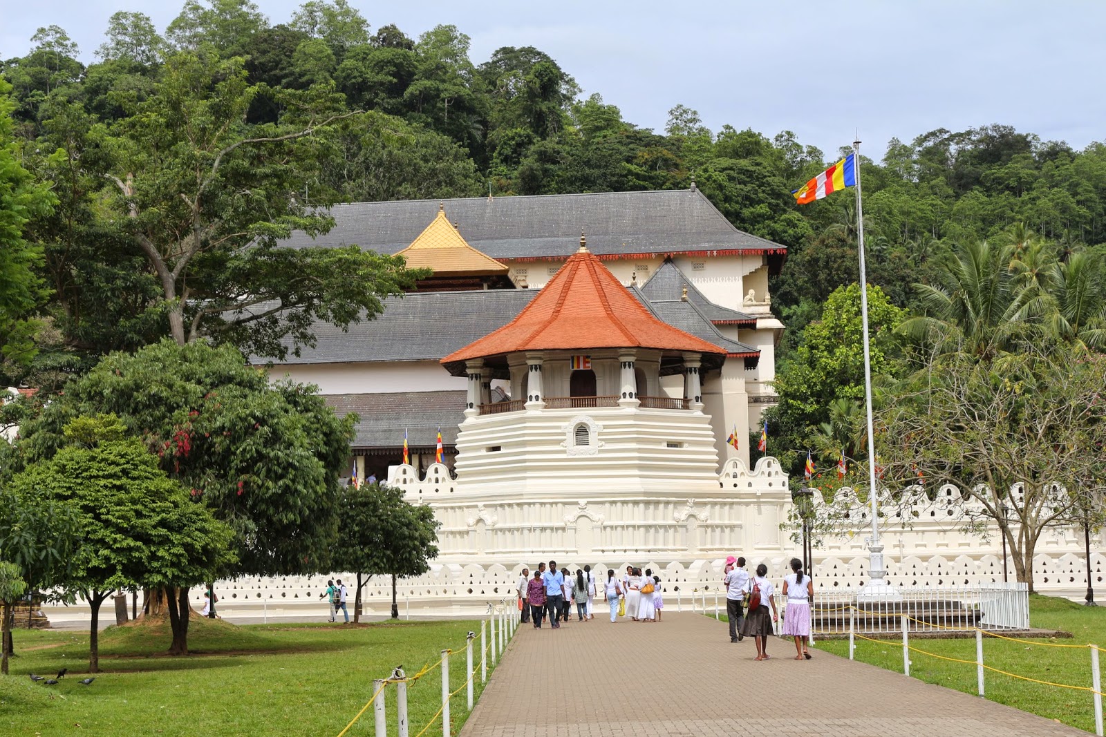 Sri lankan Natural Place : Temple of the Tooth-Kandy