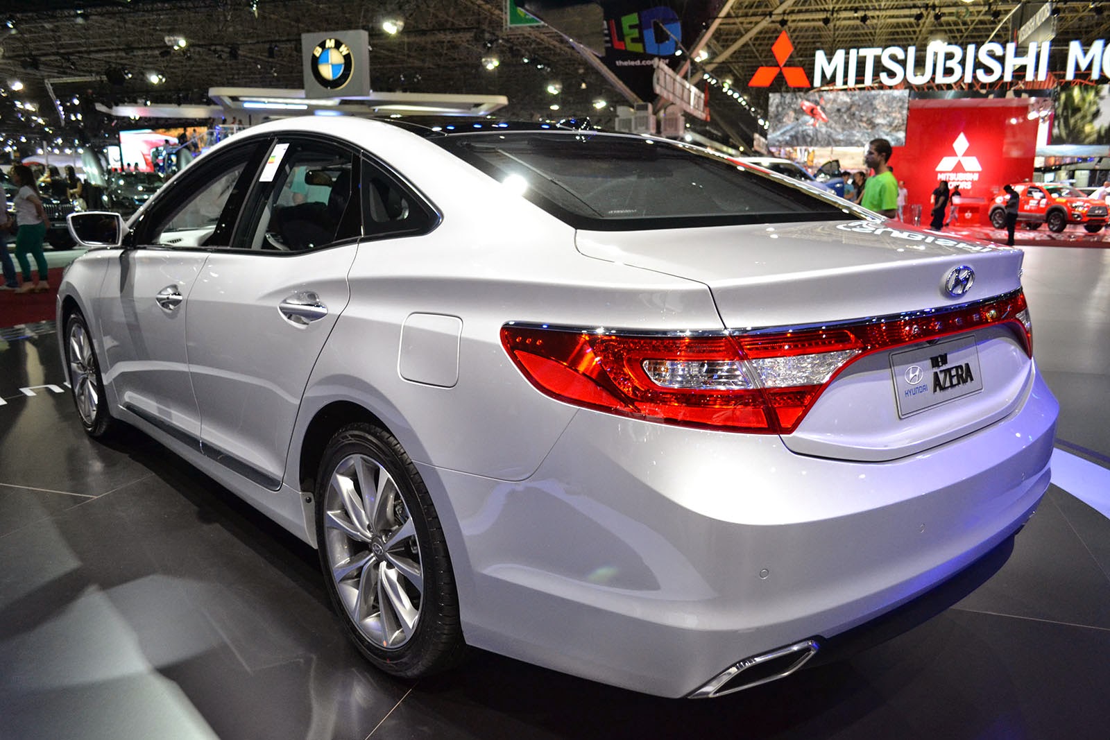 Hyundai Azera reestilizado chega custando R$ 144 000