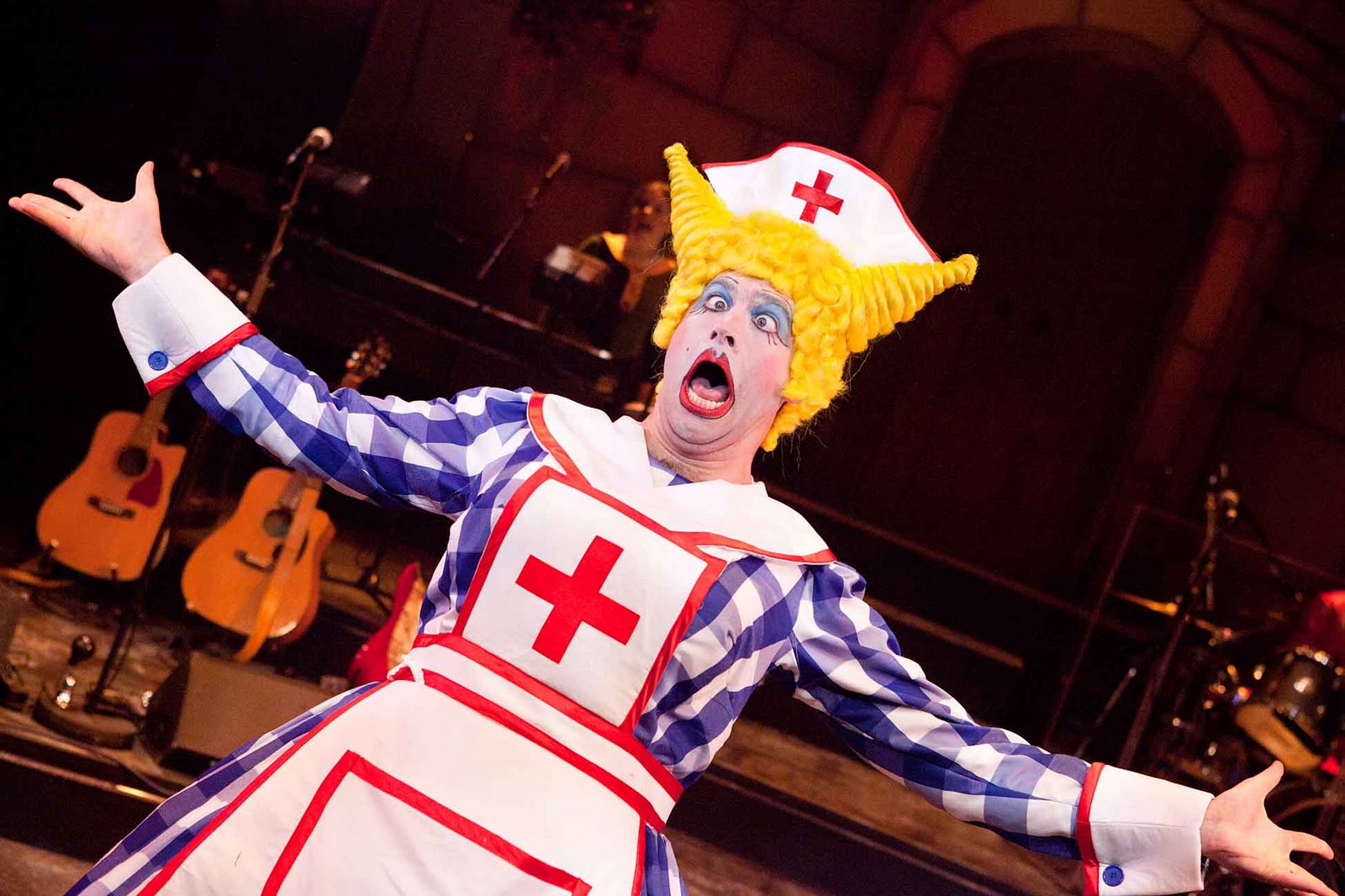 Review: Robin Hood And The Babes In The Wood - New Wolsey Theatre ...