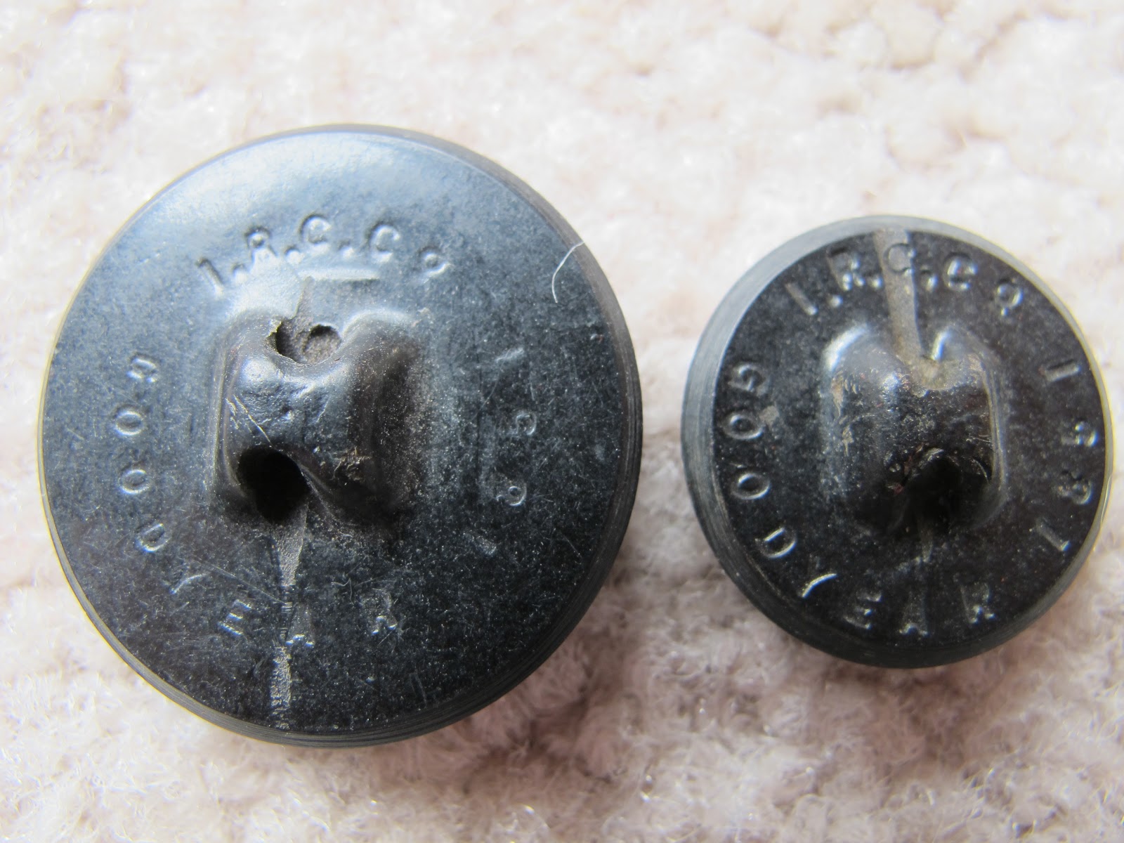 Buttons-n-Books: Antique/Vintage Buttons (all photos and text © Maureen ...