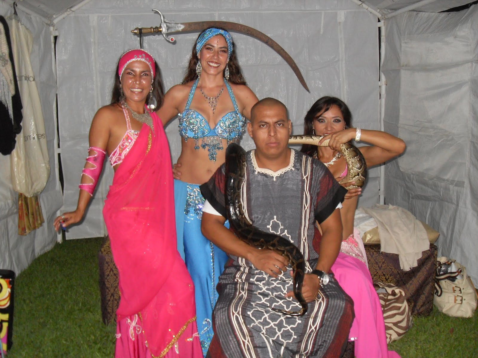 Danza árabe en Cancún y riviera Maya. ¨Al- Niyat¨ Bailarinas ...