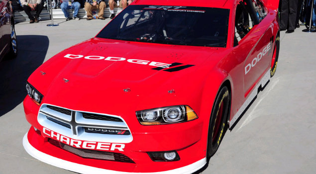 RACING ** HELL ON WHEEL'S: Dodge unveils Charger