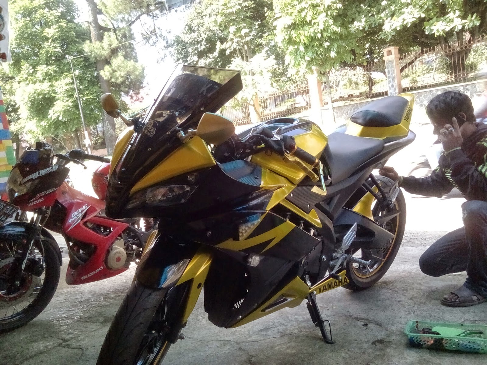 Yamaha R15 (Custom Modification) - 4tu5 Sticker