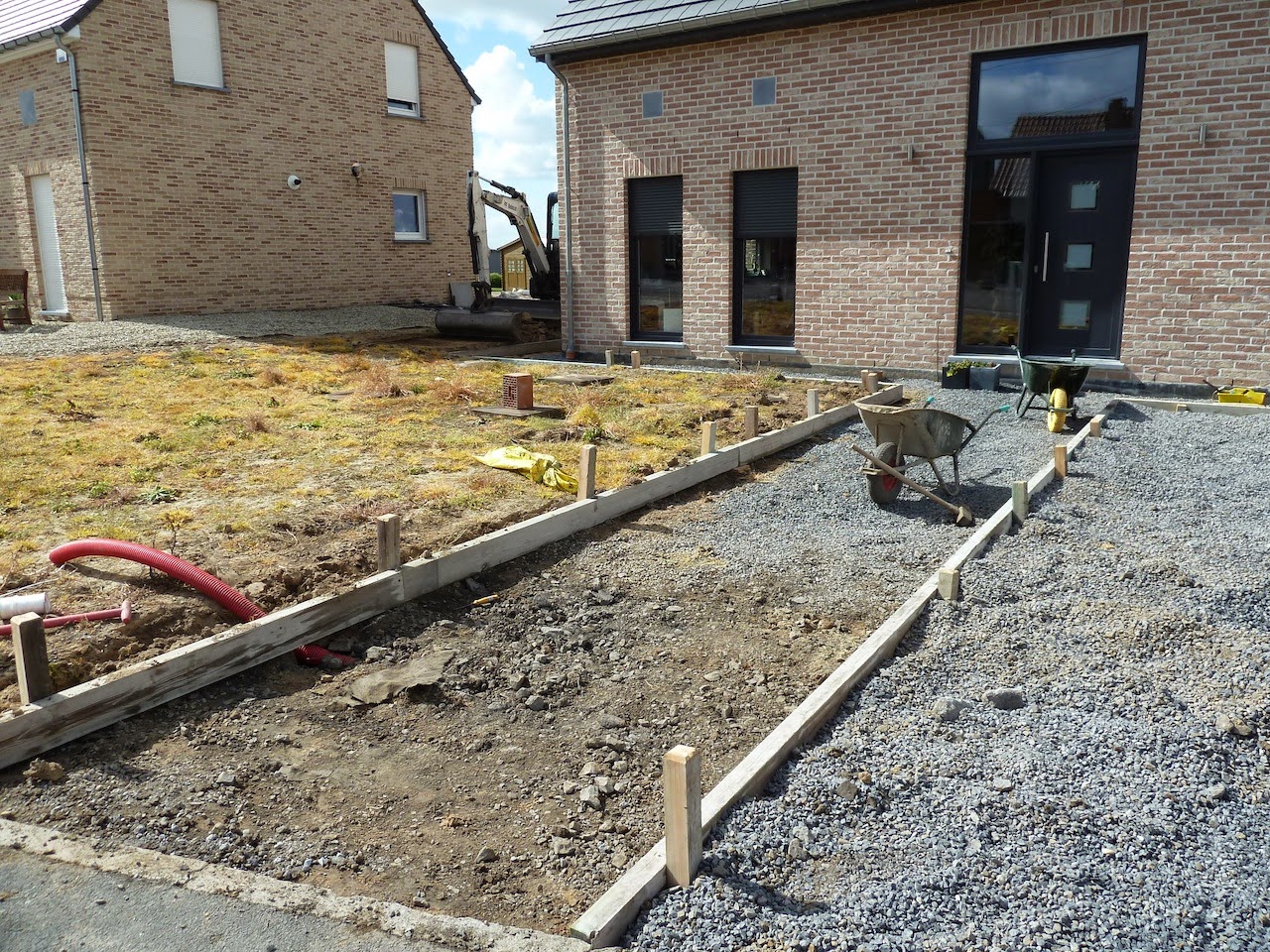 La Construction de notre Maison: Préparation des Trottoirs et de la ...