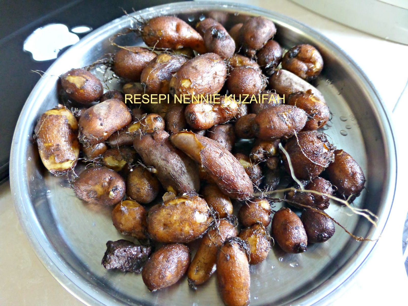 RESEPI NENNIE KHUZAIFAH: Kari telur ubi kemili