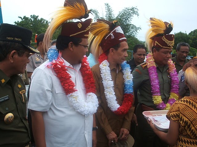 THE CULTURE OF ARU ISLANDS DISTRICT IN MALUKU PROVINCE: People Aru Modern