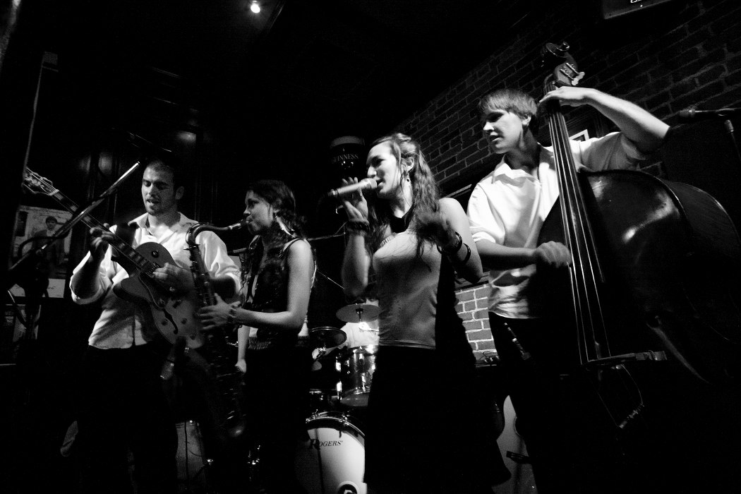 LE TEMPS QUI FUIT/2 (Numérique): Laura Doyon jazz trio (Pub St ...