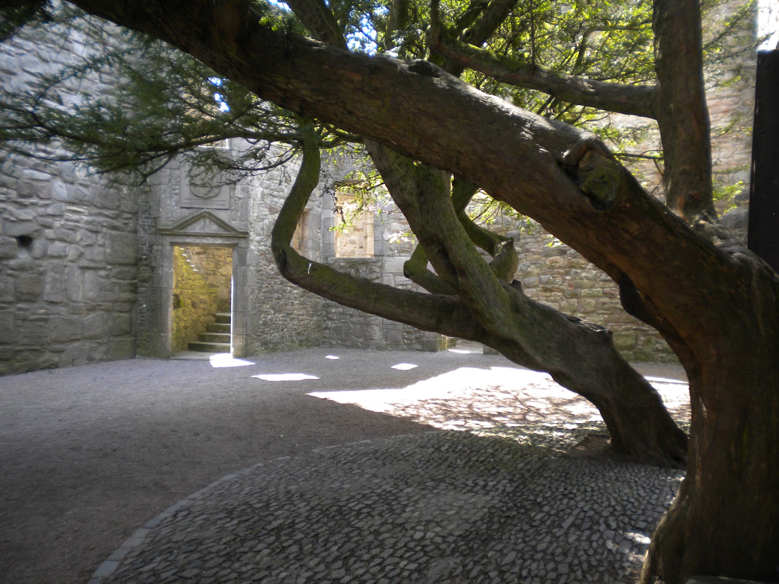 Groteskology: Capture The Castle: Part One