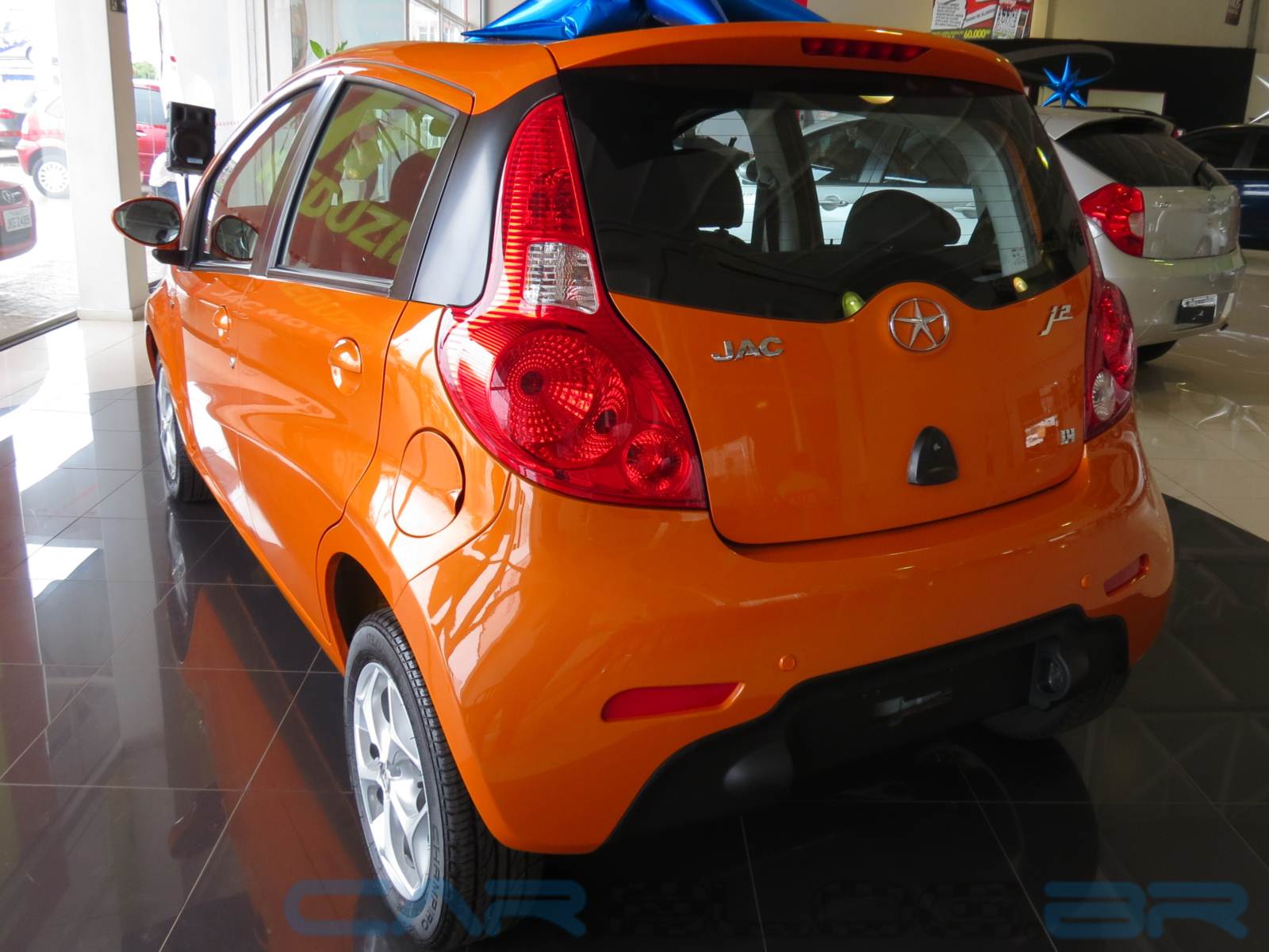 Jac J2 chega às concessionárias com preço de R$ 30.900