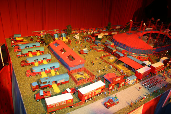 Circusmodellbau: Chipperfield's Circus 1:50