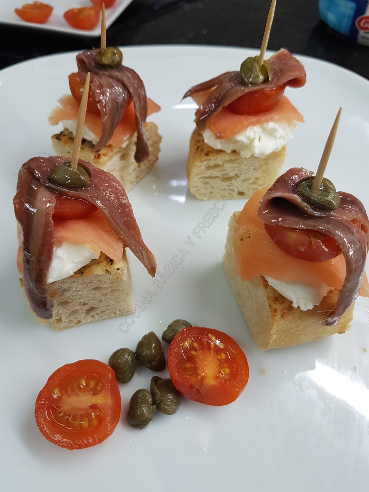 Cocina Basica y Fresca: PINCHO CON SALMÓN AHUMADO Y ANCHOA CBF@