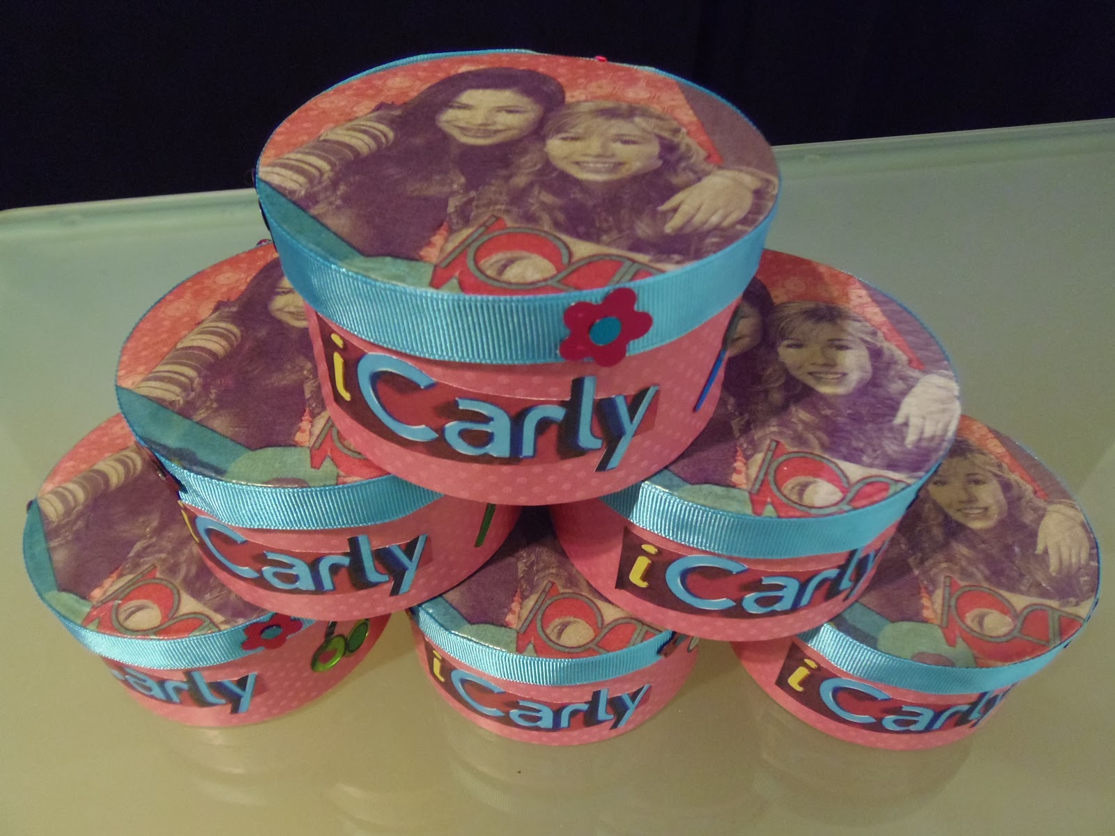 Dreams Factory: ICarly gift boxes and Cupcakes