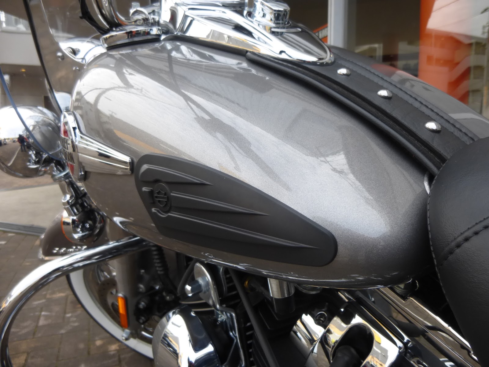 TANK KNEE PAD KIT Street Sportster Dyna Softail 57300065 Ornaments ...