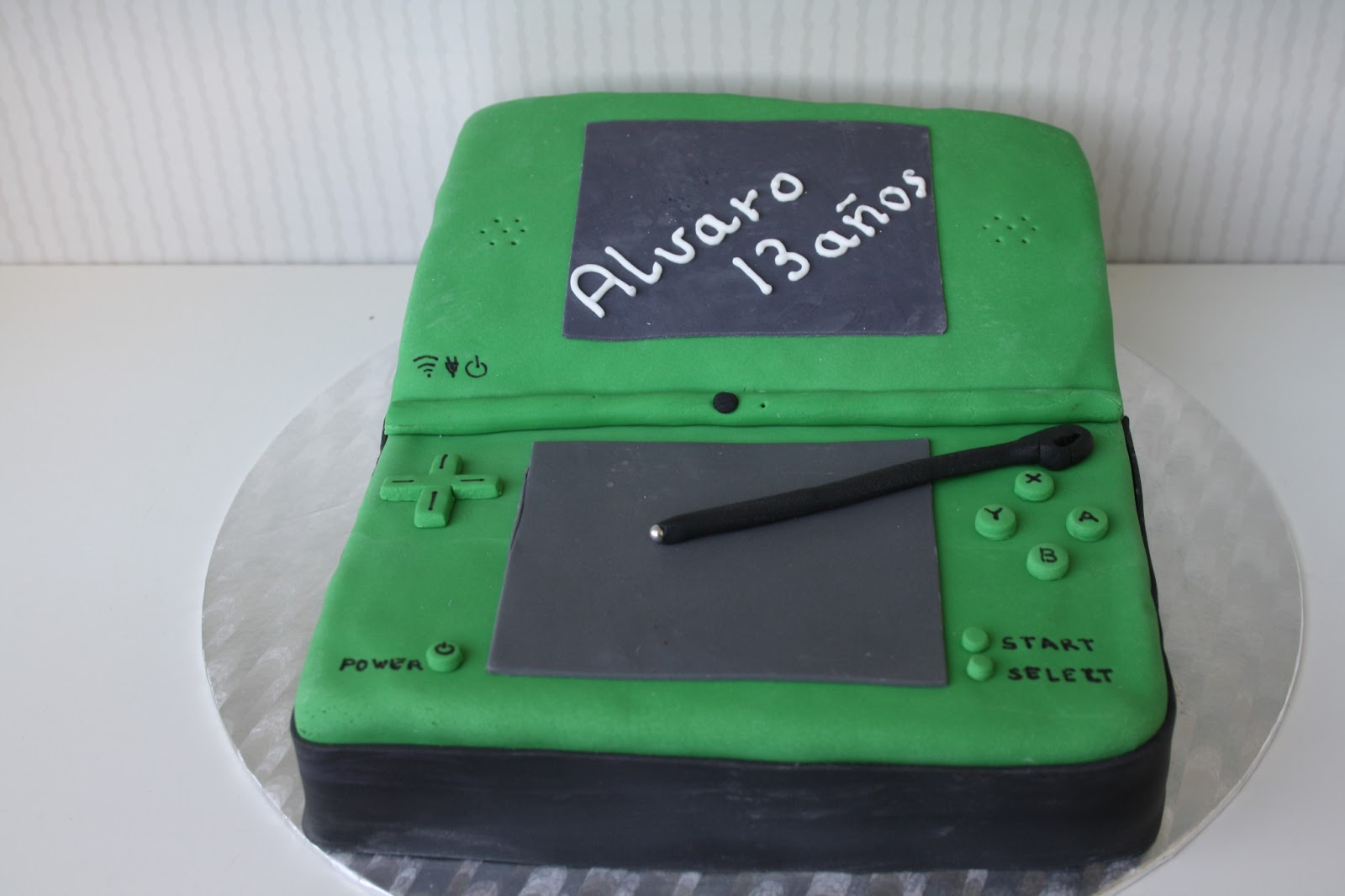 Belen cakes and cookies: Tarta fondant Nintendo DS
