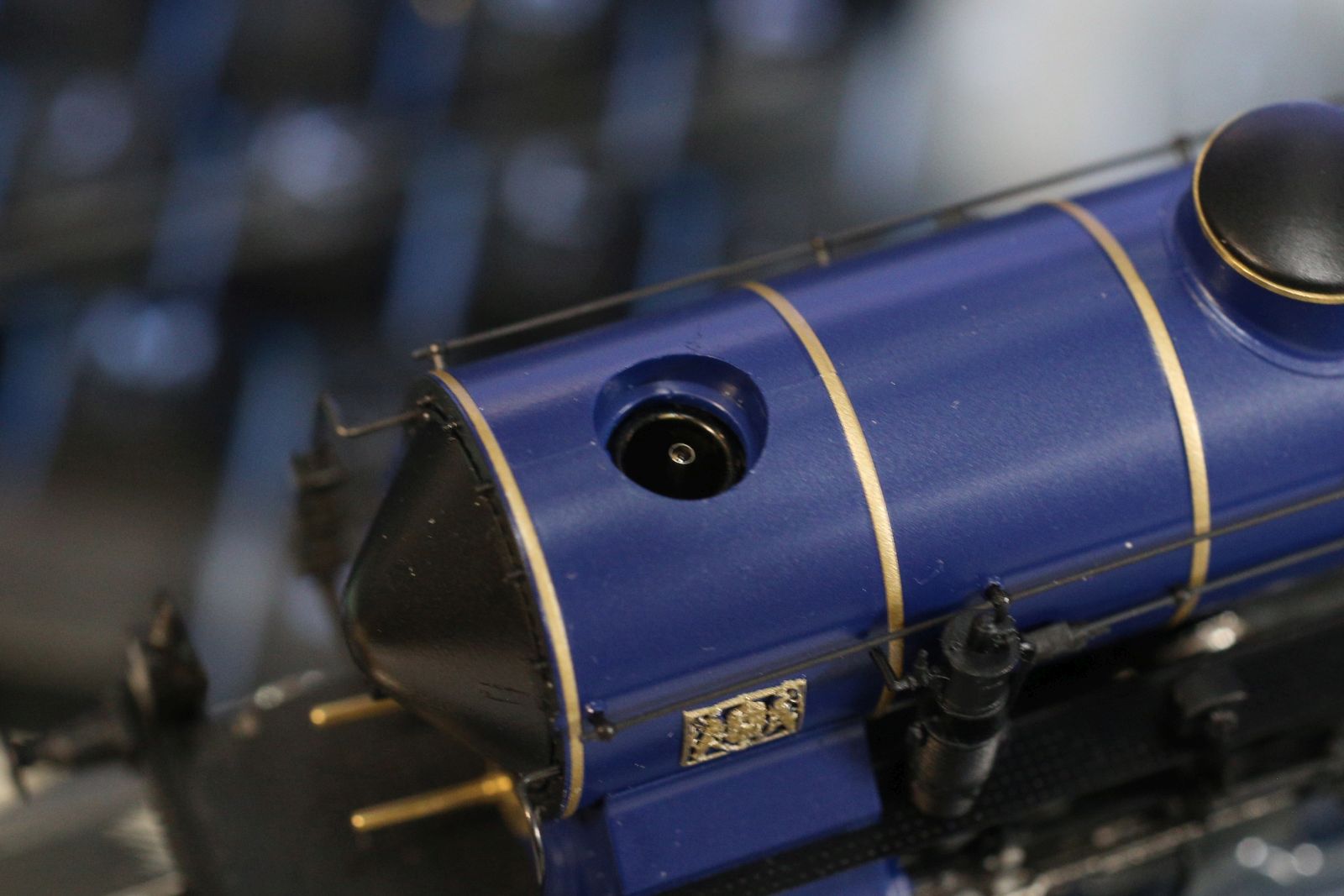 煙突を戻した所。Seutheのスモークジェネレータは発煙材を入れすぎると出ないので調整が面倒。