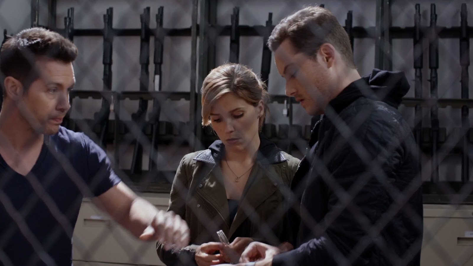 Chicago P.D. (2014 - ) - Men Tied Up