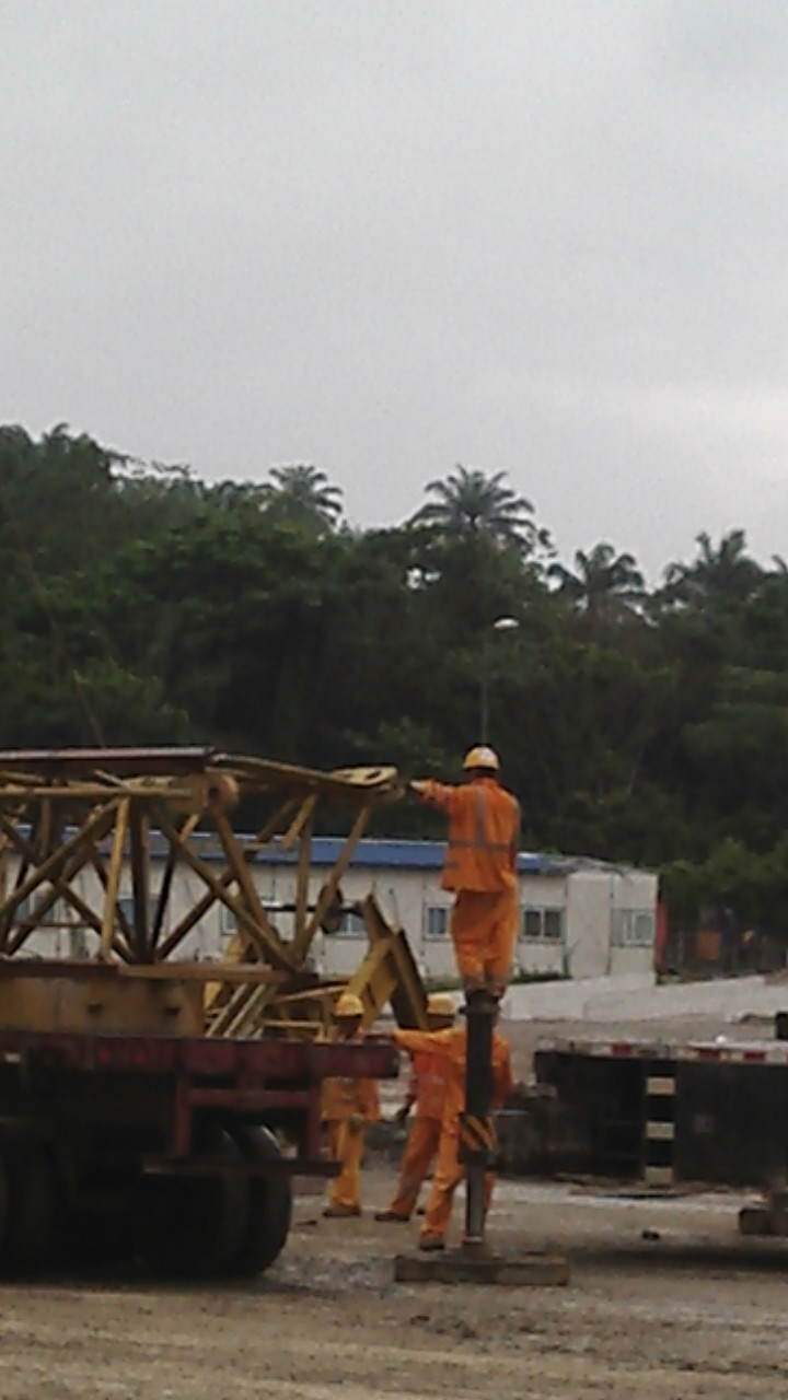 Basics of Working Safely: LIFTING AND RIGGING: SPOT THE HAZARD IN THIS ...