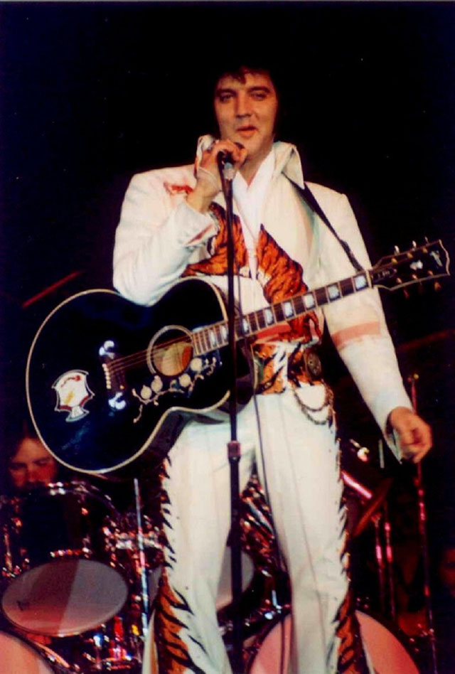 The World of Elvis Jumpsuits: 68 Pictures of Elvis Presley Performing ...