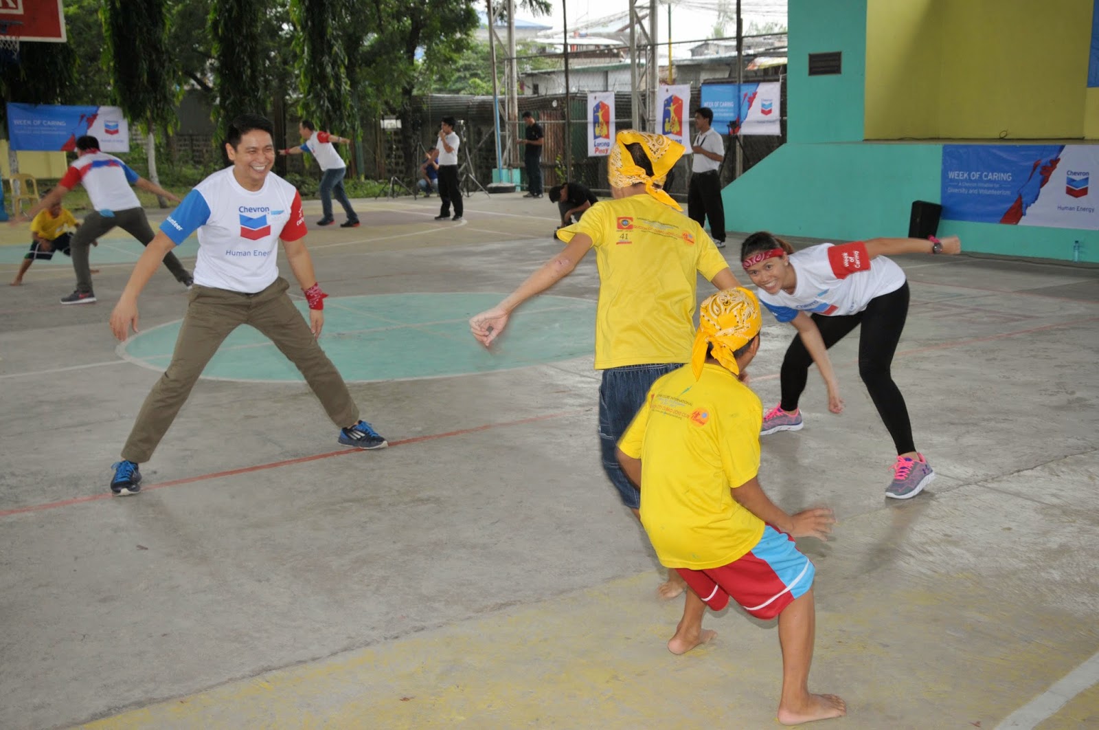 Orphans play traditional Pinoy games with Chevron volunteers
