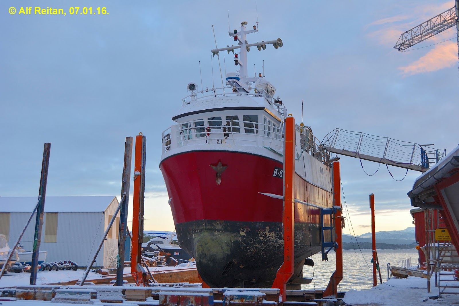 "SPJÆRINGEN", Ø-83-H, Bolsønes Verft, Molde 07.01.16. Fortsatt med ...