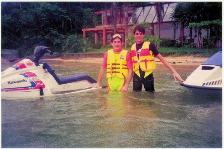 Ayrton Senna Forever: Ayrton Senna and family in Angra dos Reis, 1990 ...