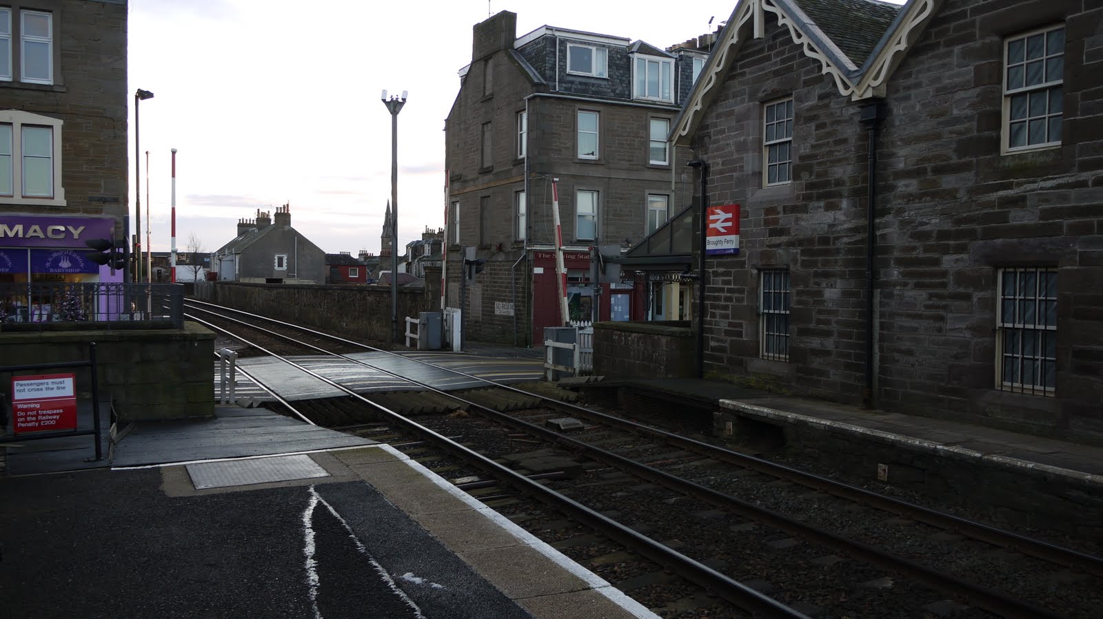 Walking and Crawling: In and around Stonehaven: 29th December 2011