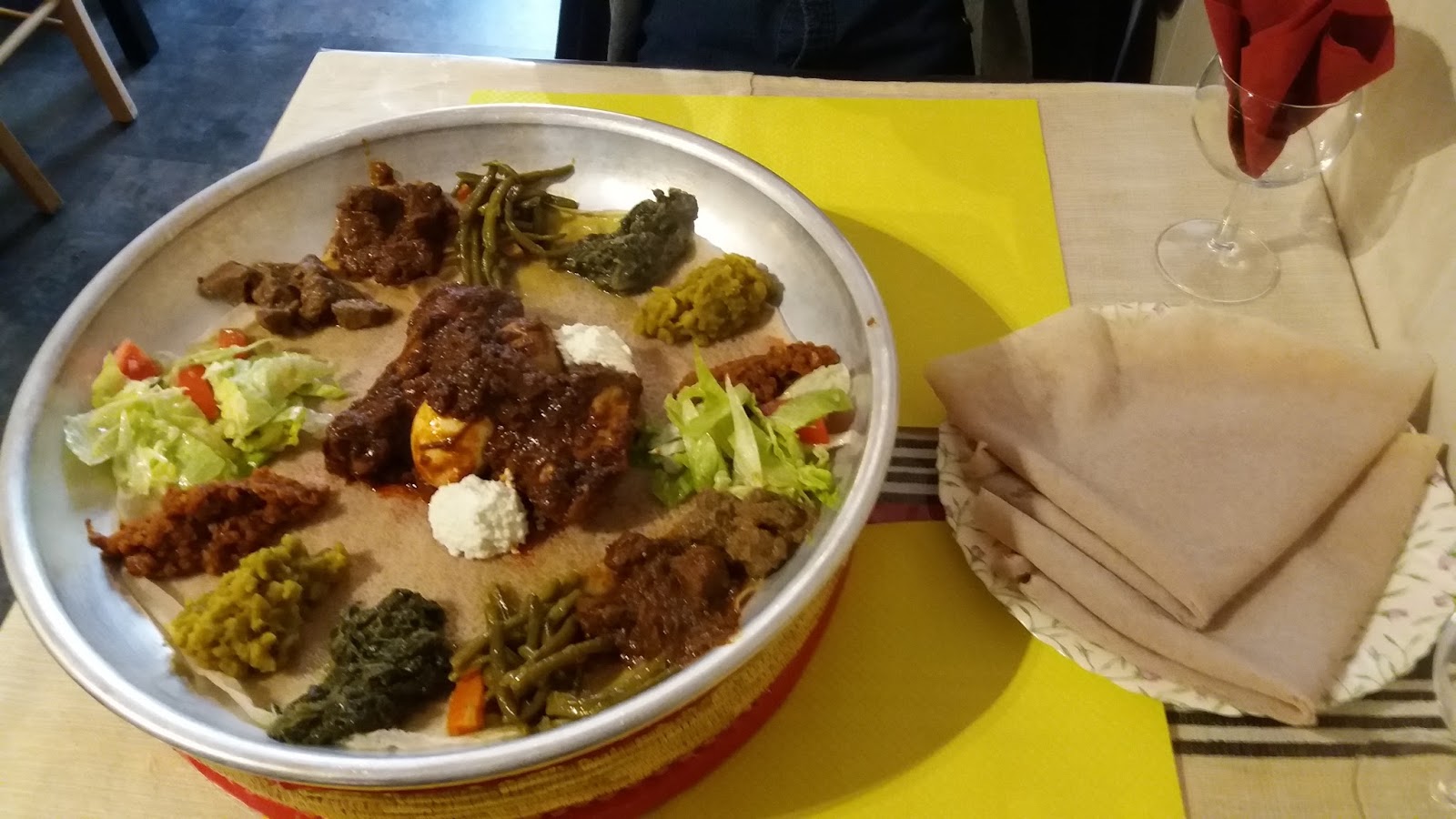 Neige In The City: Karamara : manger Ethiopien. [Resto-Tours]