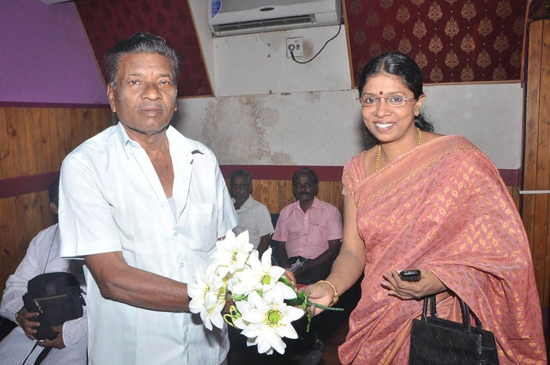 Playback Singer Unnikrishnan Sings for Nilavil Mazhai Photos HQ latest ...