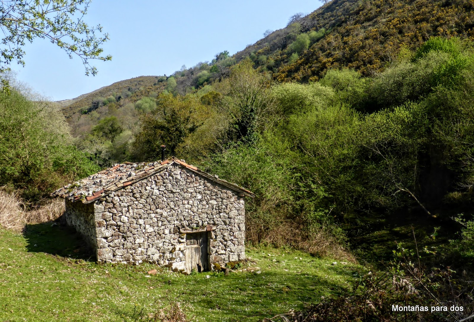 Montañas para dos: PICA EL CEREZAL, CAMUERTU Y LA CORONA DESDE LA BORBOLLA