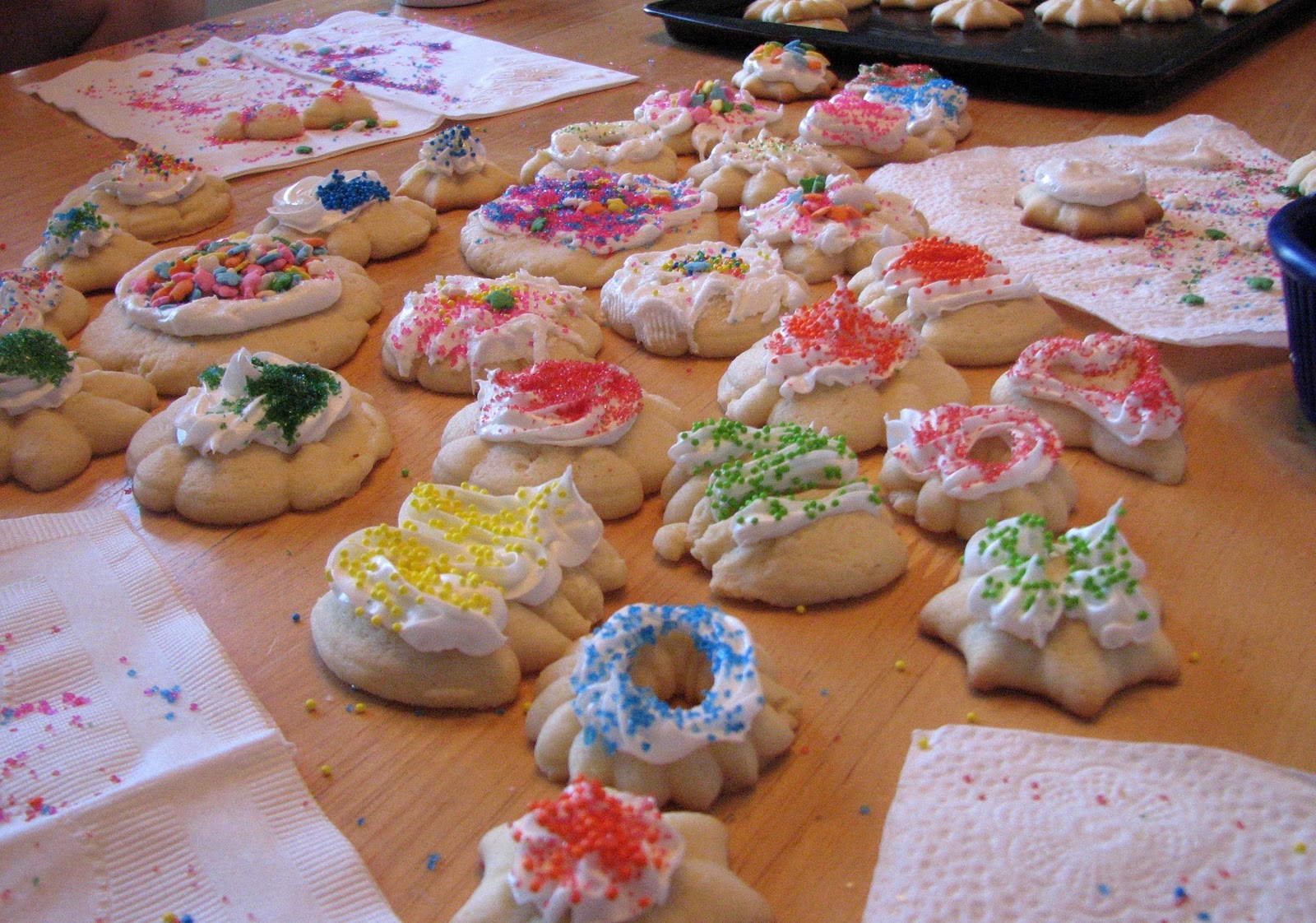 Ashleigh's Kitchen: Decorating Cookies with the Kids