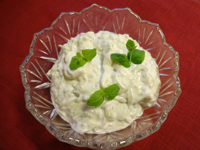 Edels Mat : Indisk Biff Curry med ris, raita og tomat & agurksalat