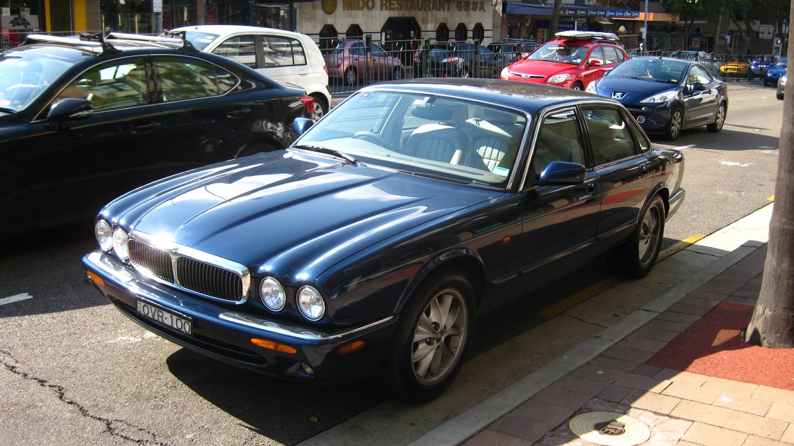 Aussie Old Parked Cars: 1998 Jaguar XJ8 (X308) Aussie Old Parked Cars: 1998 Jaguar XJ8 (X308)