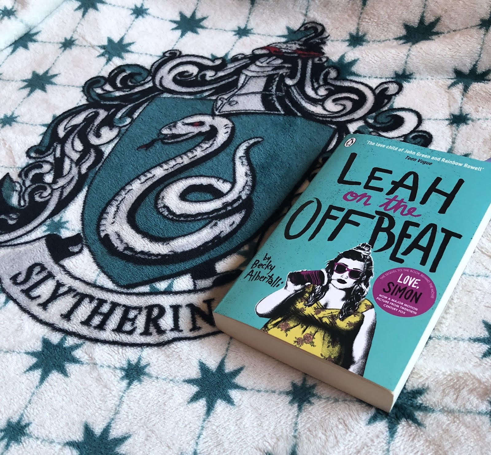 2016 and beyond.: REVIEW! Leah On The Offbeat by Becky Albertalli
