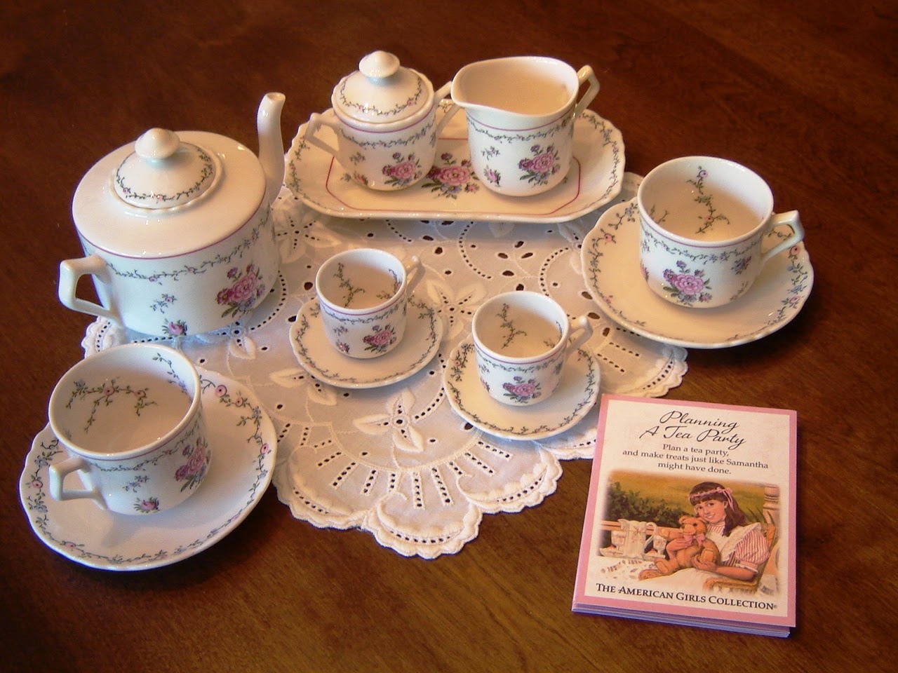 Living A Doll's Life : *REVIEW* Samantha's Tea Set