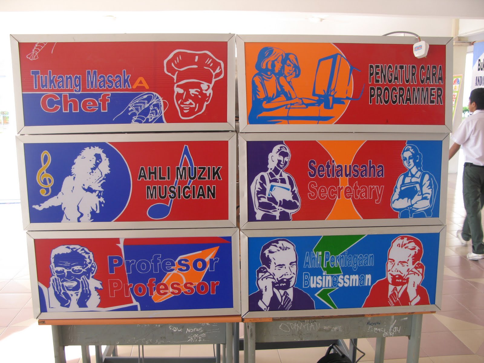 Seni Reka Tanda SMKSI: Papan Tanda Berlampu