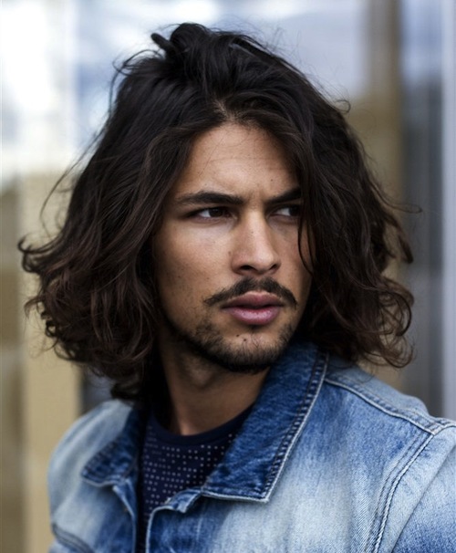 Buat Pria, Ini Cara Praktis Merawat Rambut Gondrong